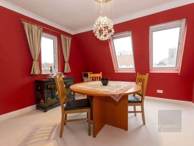 2 bed flat for sale