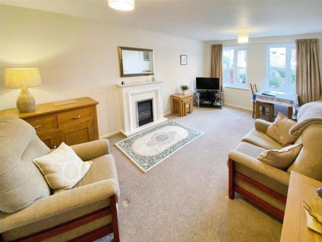 2 bed flat for sale