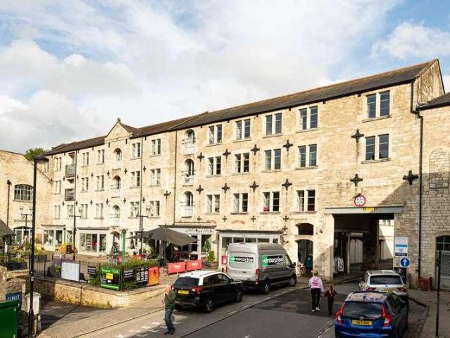 2 bed flat for sale