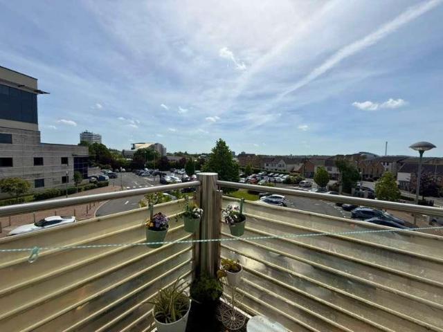 2 bed flat for sale