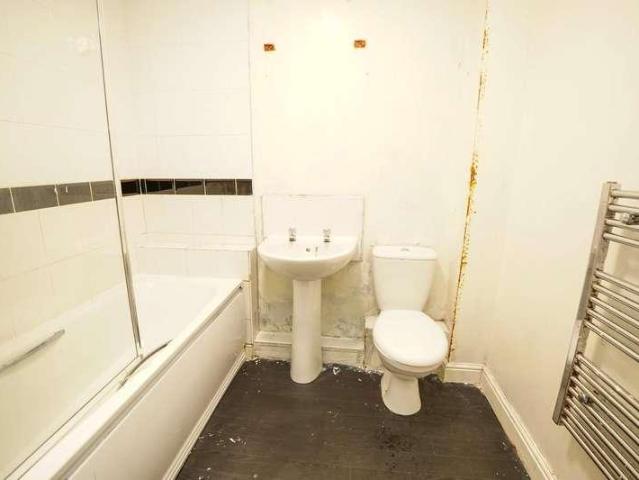 2 bed flat for sale