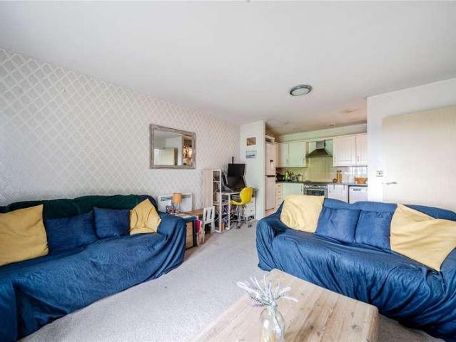 2 bed flat for sale