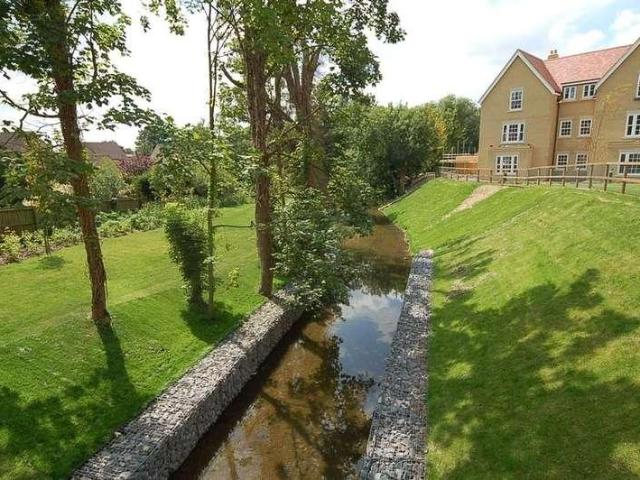 2 bed flat for sale