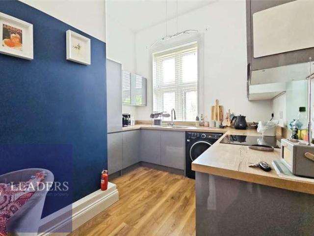 2 bed flat for sale