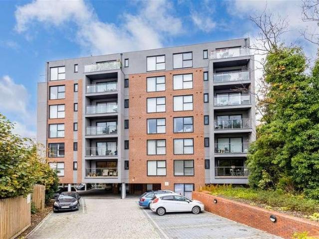 2 bed flat for sale