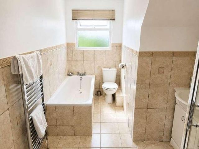 2 bed flat for sale