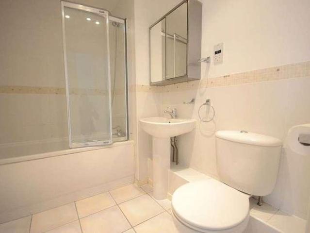 2 bed flat for sale