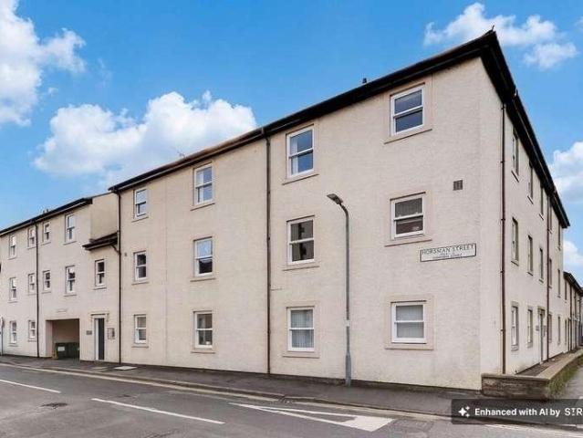 2 bed flat for sale