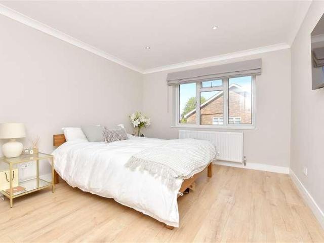 2 bed flat for sale