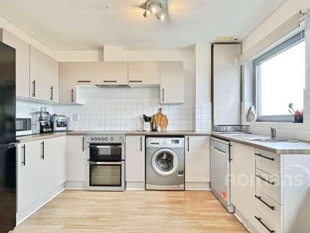 2 bed flat for sale