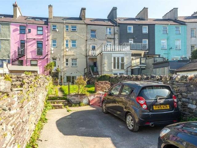 2 bed flat for sale