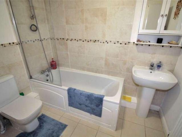 2 bed flat for sale