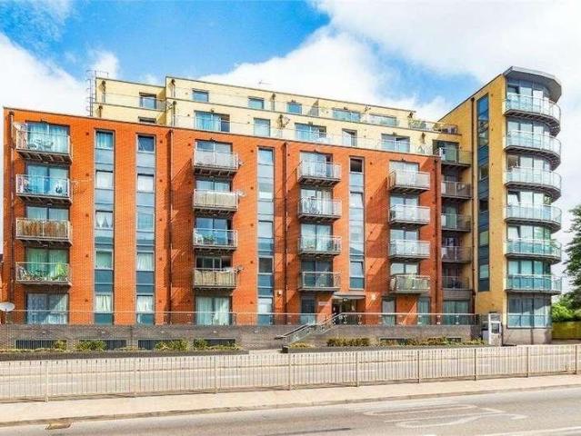 2 bed flat for sale