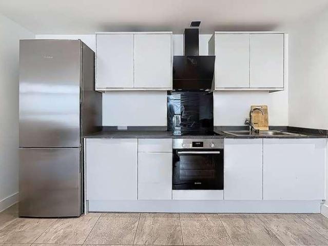 2 bed flat for sale