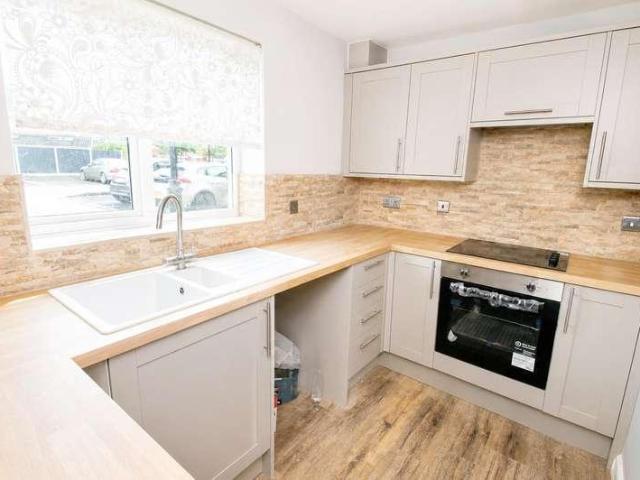 2 bed flat for sale
