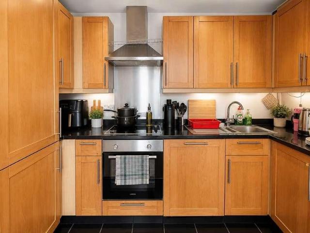 2 bed flat for sale