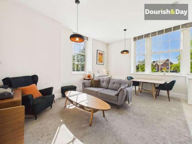 2 bed flat for sale