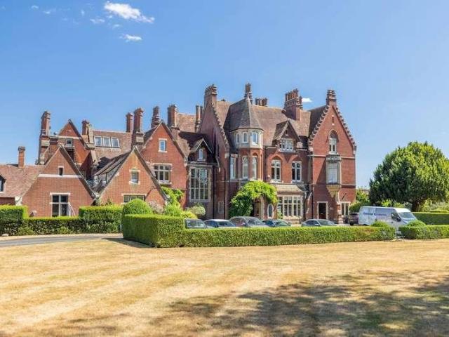 2 bed flat for sale