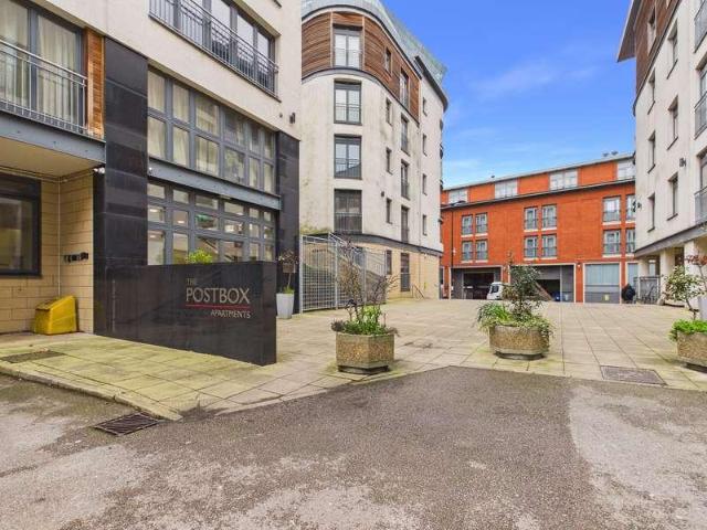 2 bed flat for sale