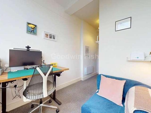 2 bed flat for sale