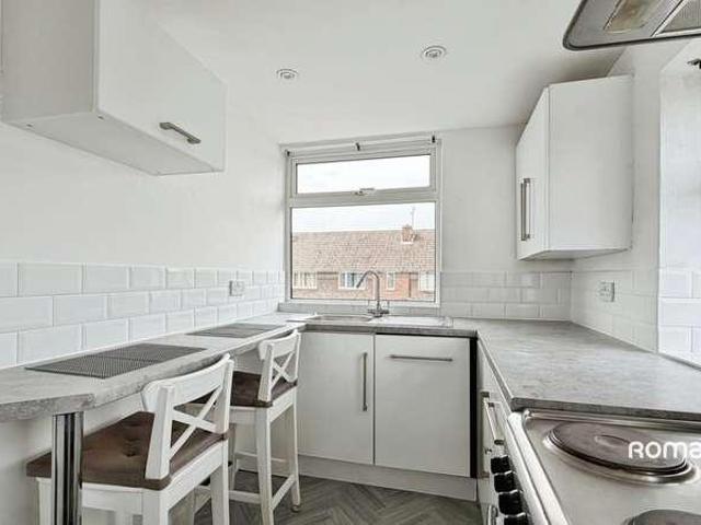 2 bed flat for sale