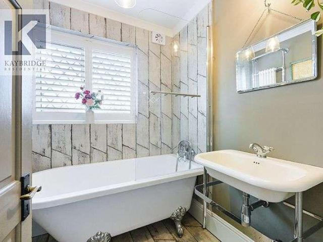 2 bed flat for sale