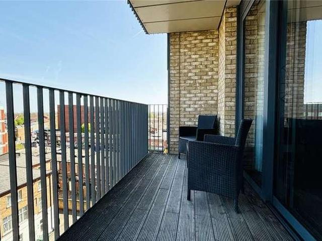 2 bed flat for sale