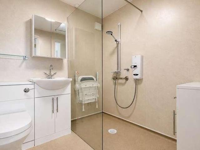 2 bed flat for sale