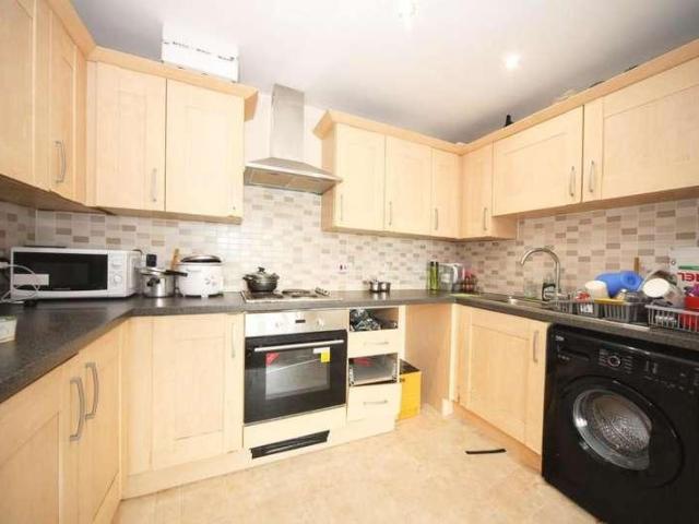 2 bed flat for sale