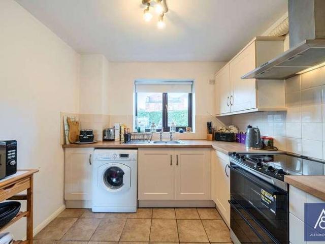 2 bed flat for sale