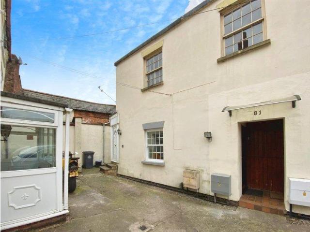 2 bed flat for sale
