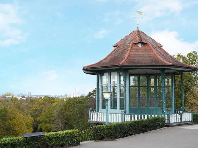 2 bed flat for sale