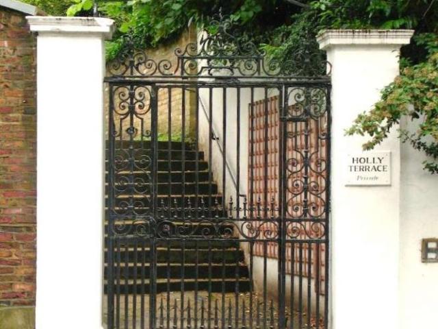 2 bed flat for sale