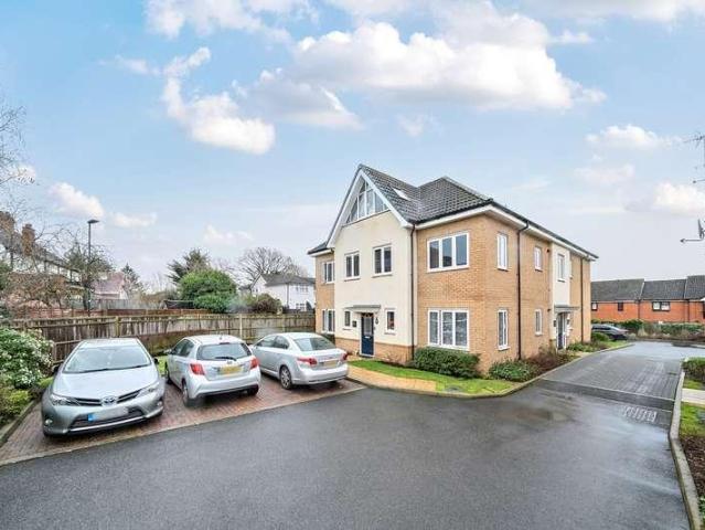 2 bed flat for sale