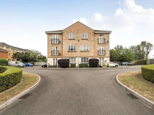 2 bed flat for sale