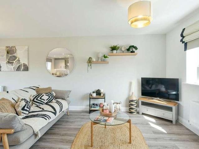 2 bed flat for sale