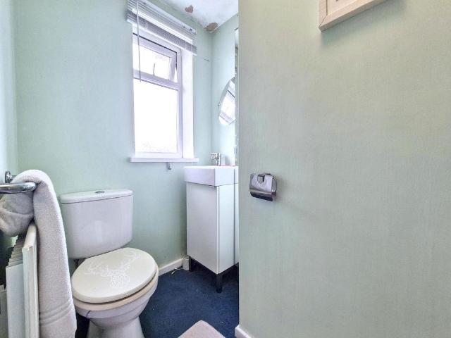 2 bed flat for sale