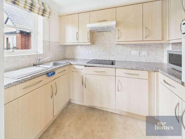 2 bed flat for sale