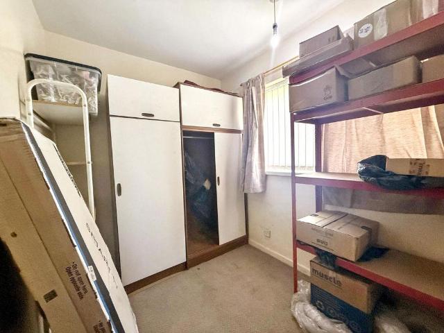 2 bed flat for sale
