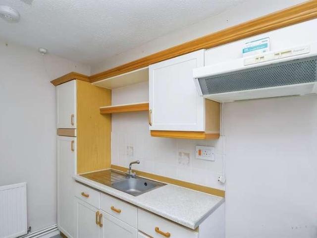2 bed flat for sale