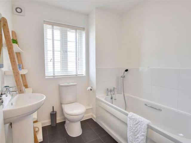 2 bed flat for sale