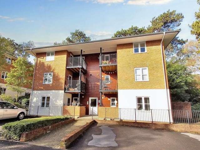 2 bed flat for sale