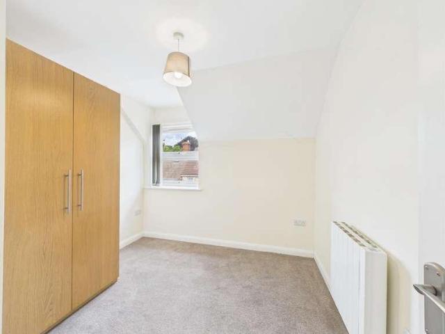 2 bed flat for sale