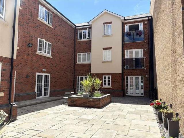 2 bed flat for sale