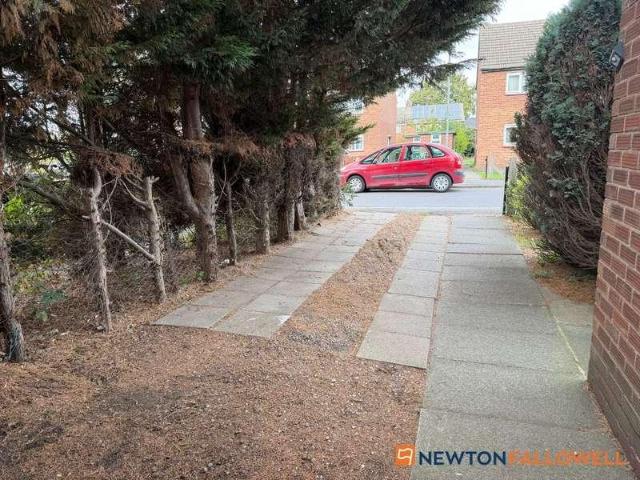 2 bed flat for sale