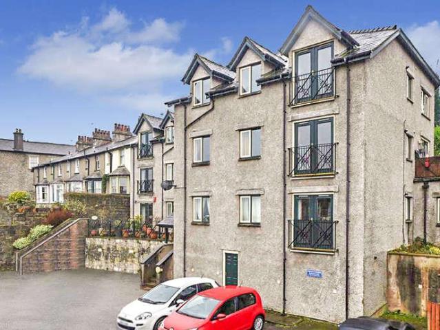 2 bed flat for sale