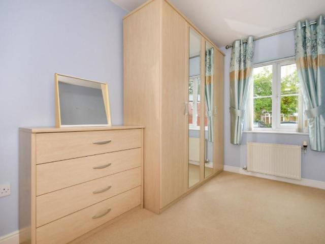 2 bed flat for sale