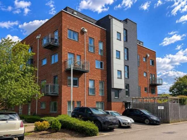 2 bed flat for sale