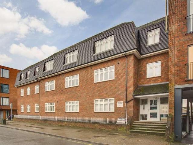 2 bed flat for sale