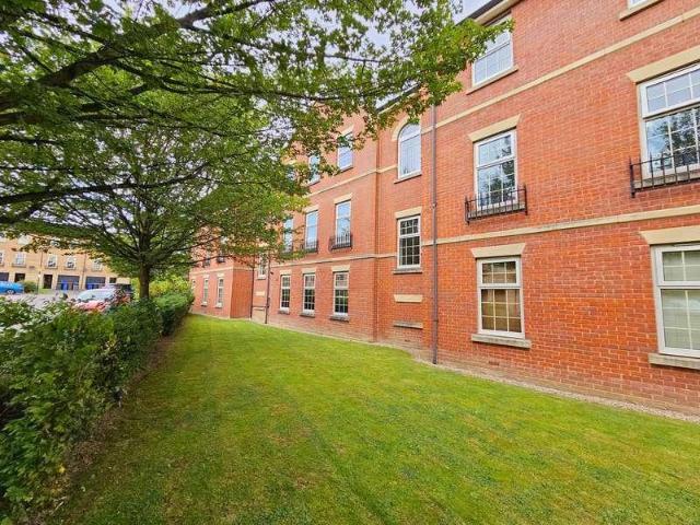 2 bed flat for sale
